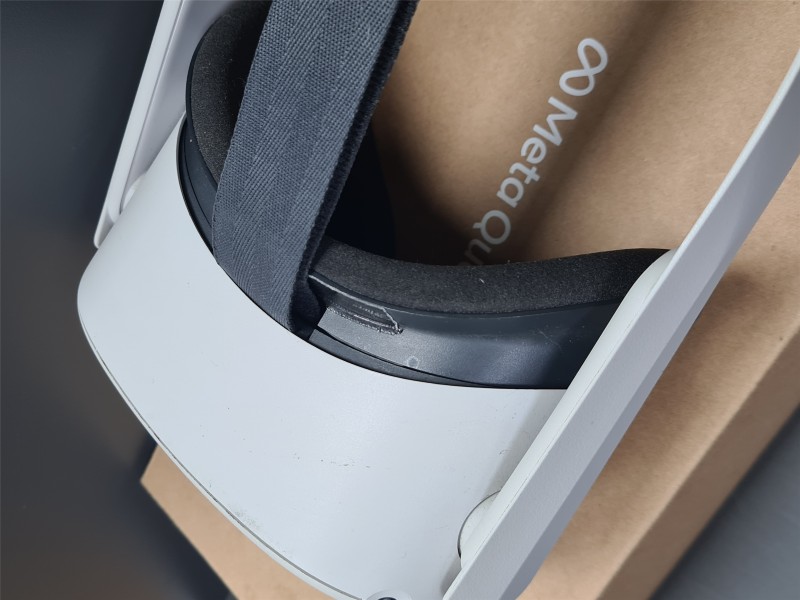 Occulus Quest 2 With Controllers, Cables And Box Black | 018000224069 ...