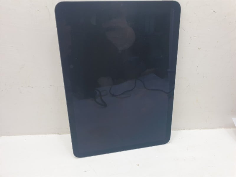 Apple iPad Air 5th Gen A2588 64GB Silver | 027600121946 | Cash Converters