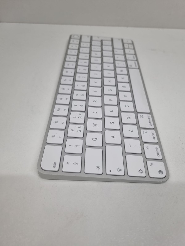 Apple Magic Keyboard With Touch Id (A2449) Silver | 045700043568 | Cash ...