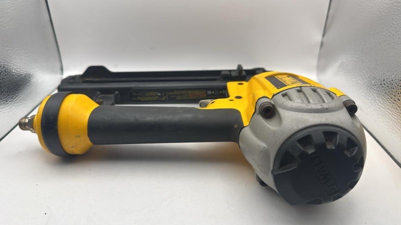 Nail Gun Dewalt Dpn1664-Xj 16 Gauge 32-64mm | 034300183497 | Cash ...