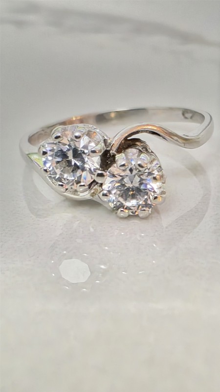 9ct Cz Stone White Gold Ladies Ring Size L | 057000061552 | Cash Converters