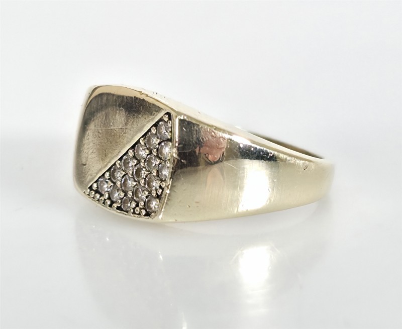 9Ct Yellow Gold .15Ct Diamond Signet Ring Unisex Ring Size R ...