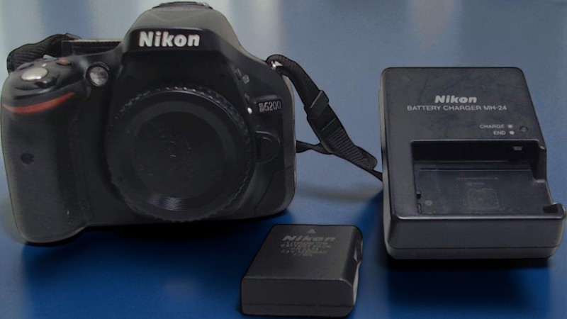 DSLR Camera Nikon D5200 1X Battery & Battery Charger 1X Micro Usb Wire ...