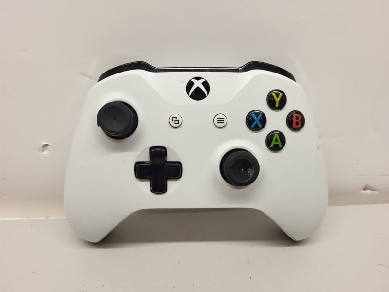 Xbox One Official Wireless Controller. Xbox One Black | 038600329156 ...