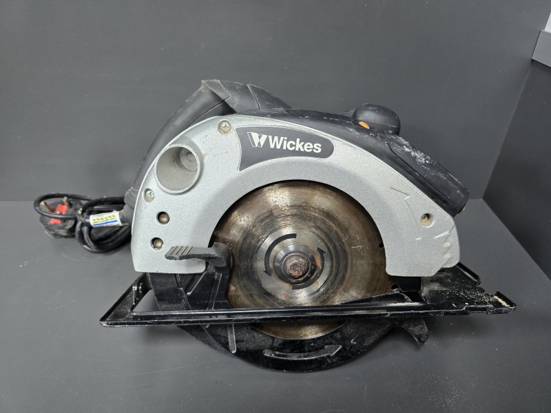 Electric saw wickes store