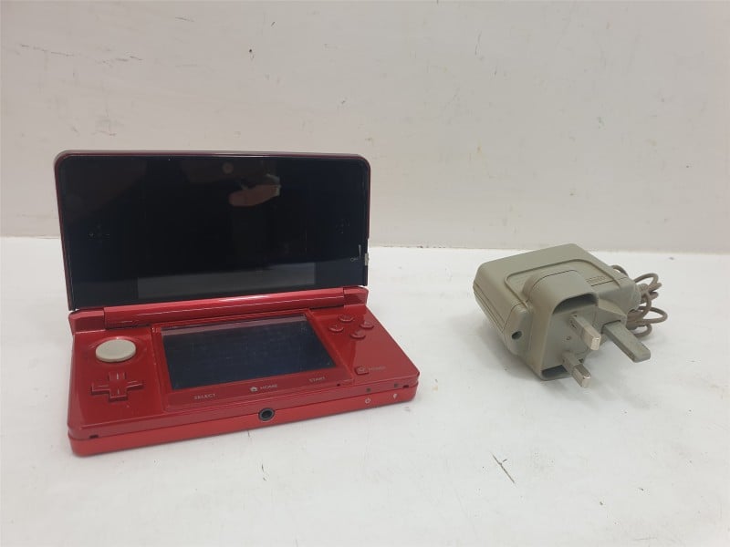 Nintendo 3DS Red | 027600122120 | Cash Converters