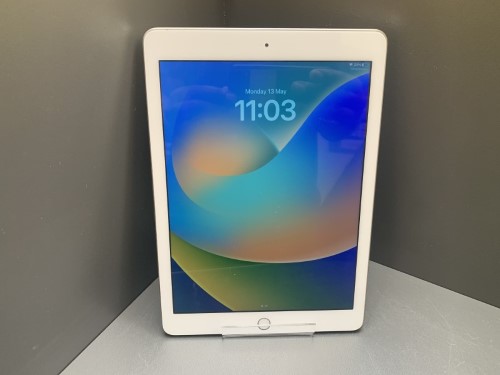 Apple 5th Gen 16GB Storage iPad 5th Gen A1822 32GB Silver ...