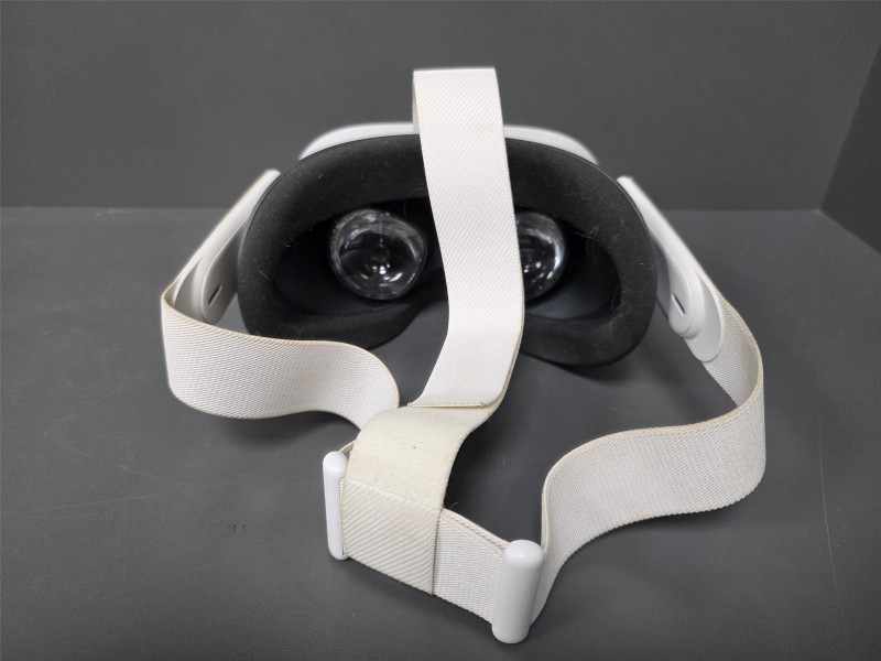 Meta Quest 2 Vr Headset (With Controllers) - 128GB White | 049500123222 ...