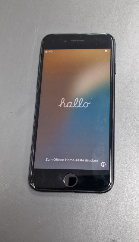 Apple iPhone Se Unlocked / 64GB / Battery 80% 2nd Gen Black ...