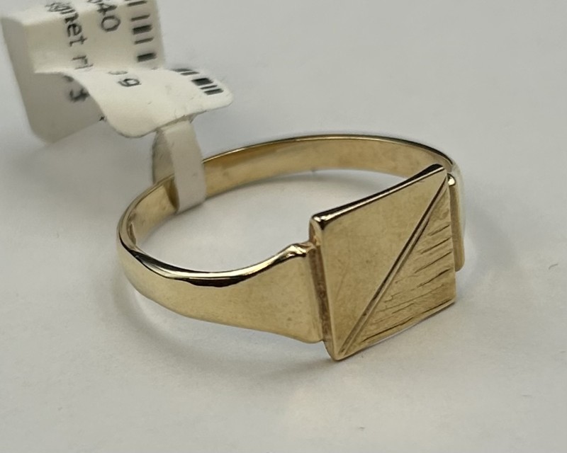 9Ct Square Signet Ring Ring Size Z1 | 033300400640 | Cash Converters