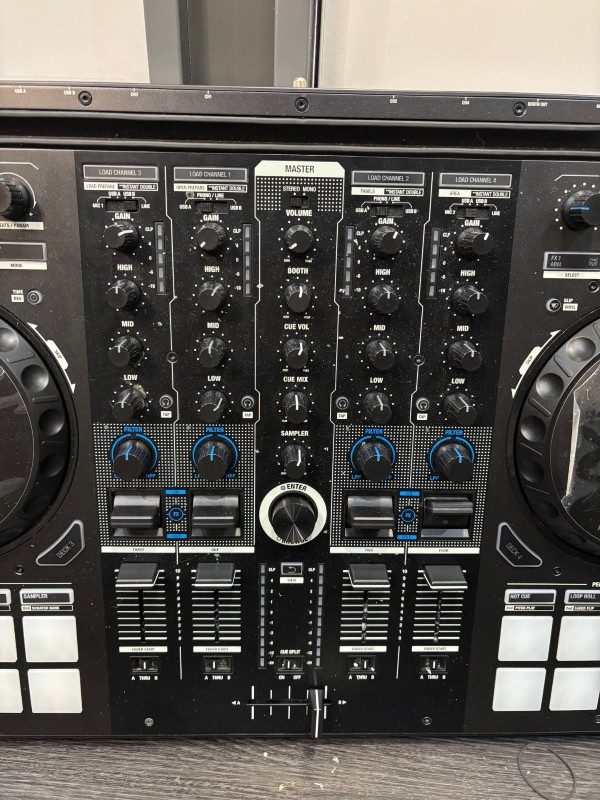Reloop Mixon 8 Pro (Serato) | 031400135871 | Cash Converters