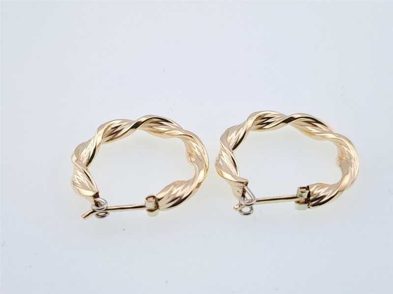 9ct Small Twist Hoop Earring Pierced 2.9G | 030100264589 | Cash Converters
