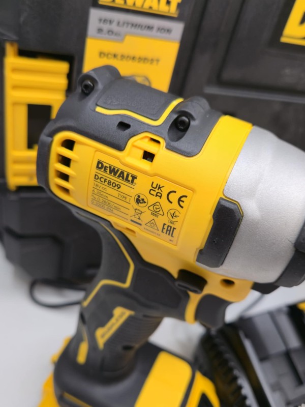 Combi Drill Dewalt Dck2062d2t-GB 18V Xr Brushless Twin Pack Dcd709 ...