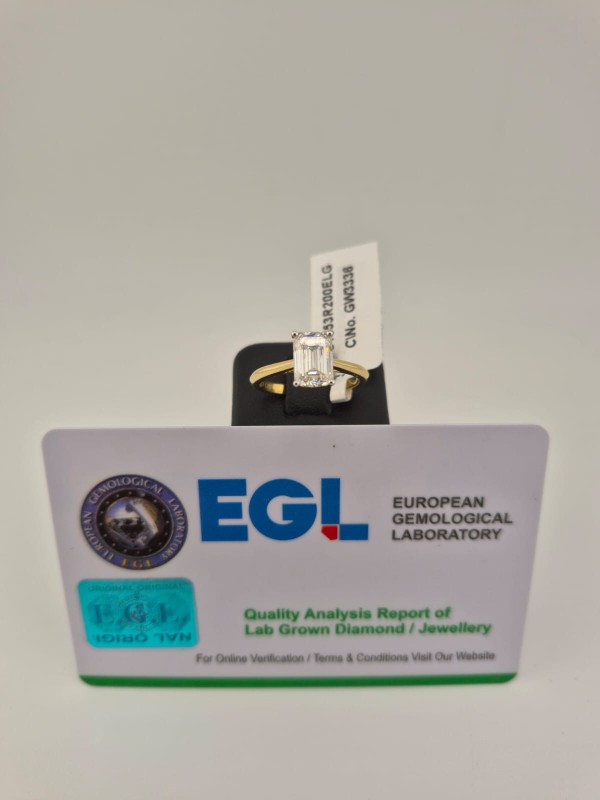 9ct Emerald Cut Solitaire Ring Size N | 030100264742 | Cash Converters