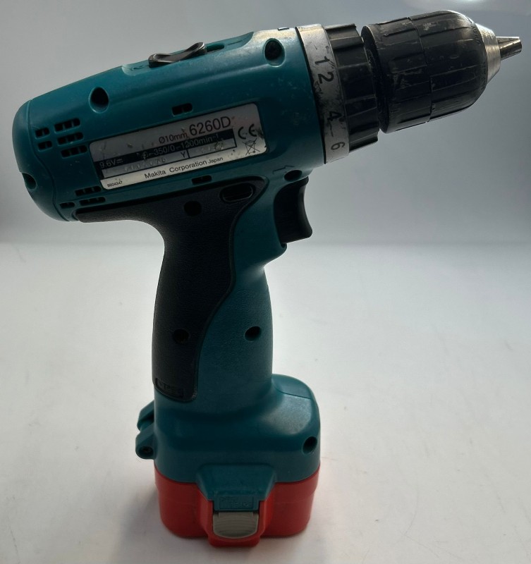 Makita Drill And Torch Set - With 1X Battery And Charger In Case 6260D ...
