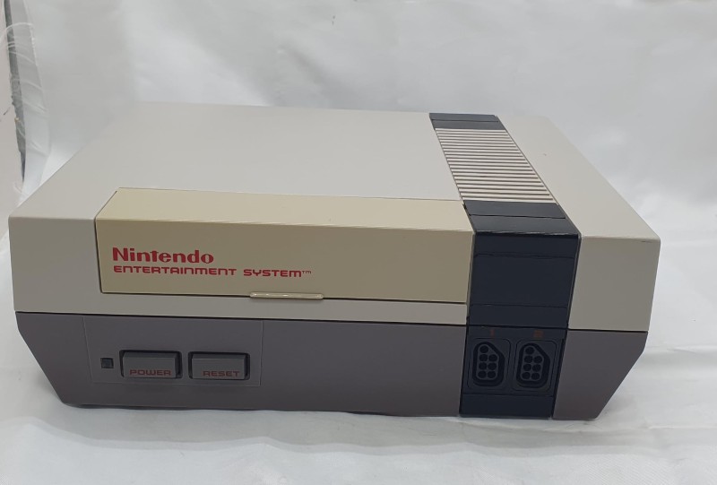 Nintendo Entertainment System (NES) Grey | 046000122941 | Cash Converters