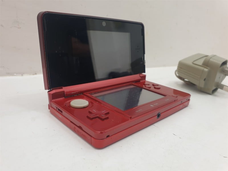 Nintendo 3DS Red | 027600122120 | Cash Converters