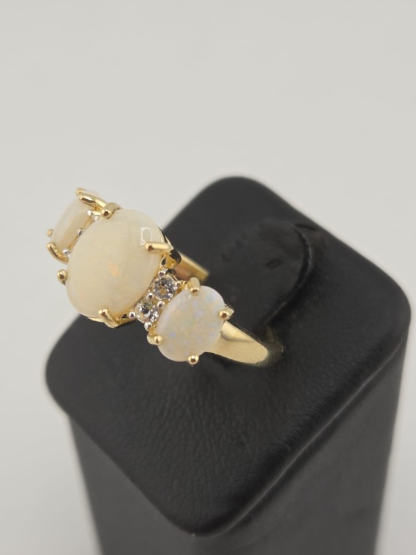 9ct Tri-Stone Ring / Ring Size N | 030100265885 | Cash Converters