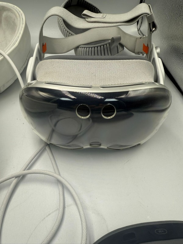 Vision Pro 1TB Apple White | 045500073606 | Cash Converters