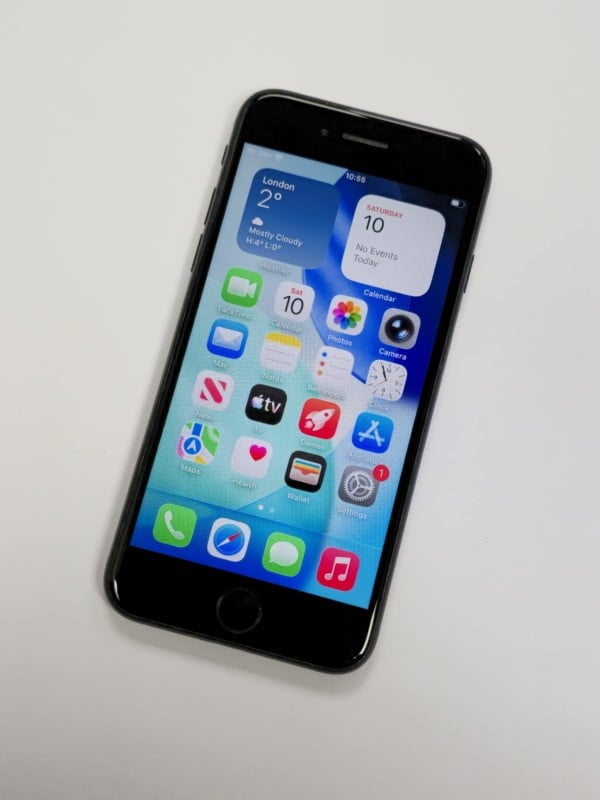 Apple iPhone Se 3rd Gen 64GB Unlocked 90% Battery Health Black ...