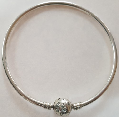 Pandora Moments Stars Galaxy Bangle 9.94G | 027700163274 | Cash Converters