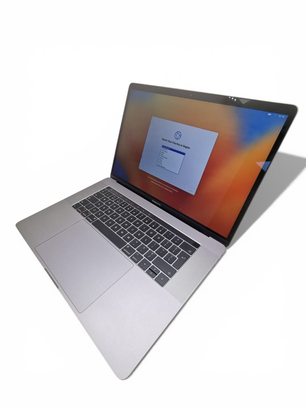 Apple Macbook Pro 15" 2017 3.1GHz Quad Core Intel Core i7 16GB 2017 ...