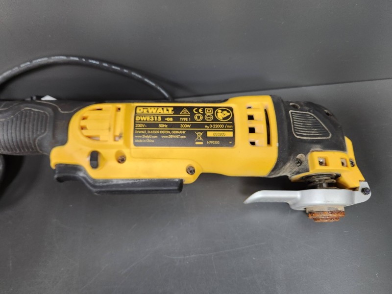 Dewalt Corded Multi Tool 300 Watt 240 Volt Yellow | 049500125752 | Cash ...