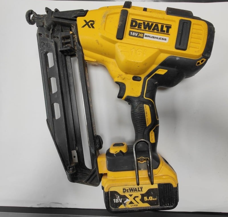 Nail Gun Dewalt Dcn660 W/ 2 Batts + Charger | 054400271727 | Cash ...