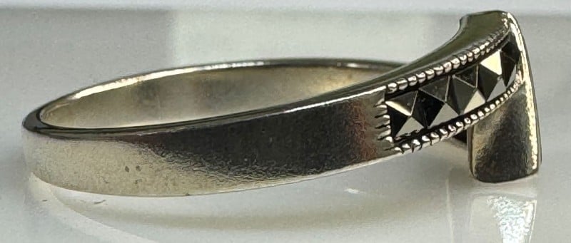 Triangle Design Silver Ring Silver Ladies Ring Size T | 037500097301 | Cash Converters