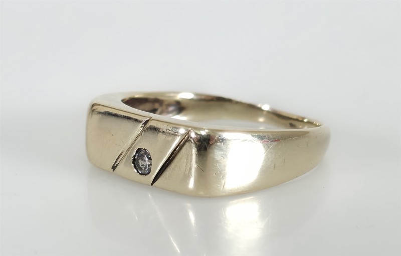 9Ct Yellow Gold Cubic Zirconia Signet Ring Yellow Gold Unisex Ring Size ...