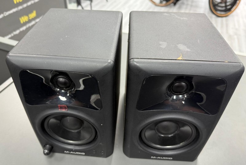 M-Audio Av42 - Compact Active Desktop Reference Speakers (Pair) Black ...
