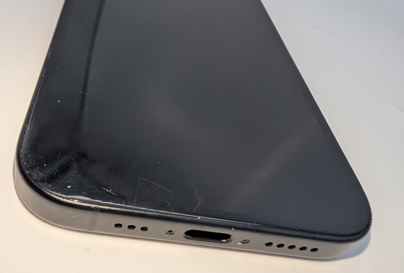 Apple iPhone 16 128GB 100% (Scratched Screen) 128GB Black ...